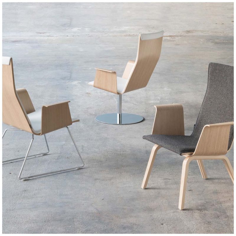 Duo Lounge Chair with wooden legs - ISKU