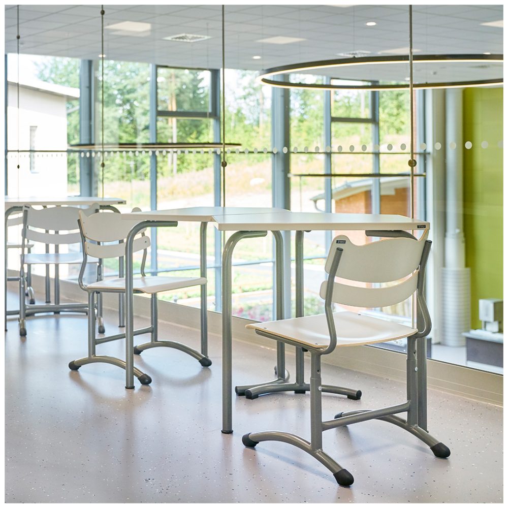 Prima Student chair with wooden seat - ISKU